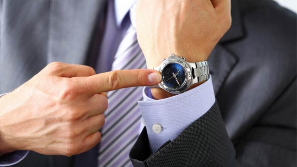 Should I Let My Airbnb Guests Check Out Late? - Zeevou