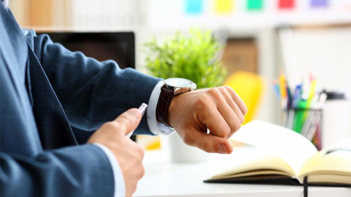 Should I Let My Airbnb Guests Check Out Late? - Zeevou